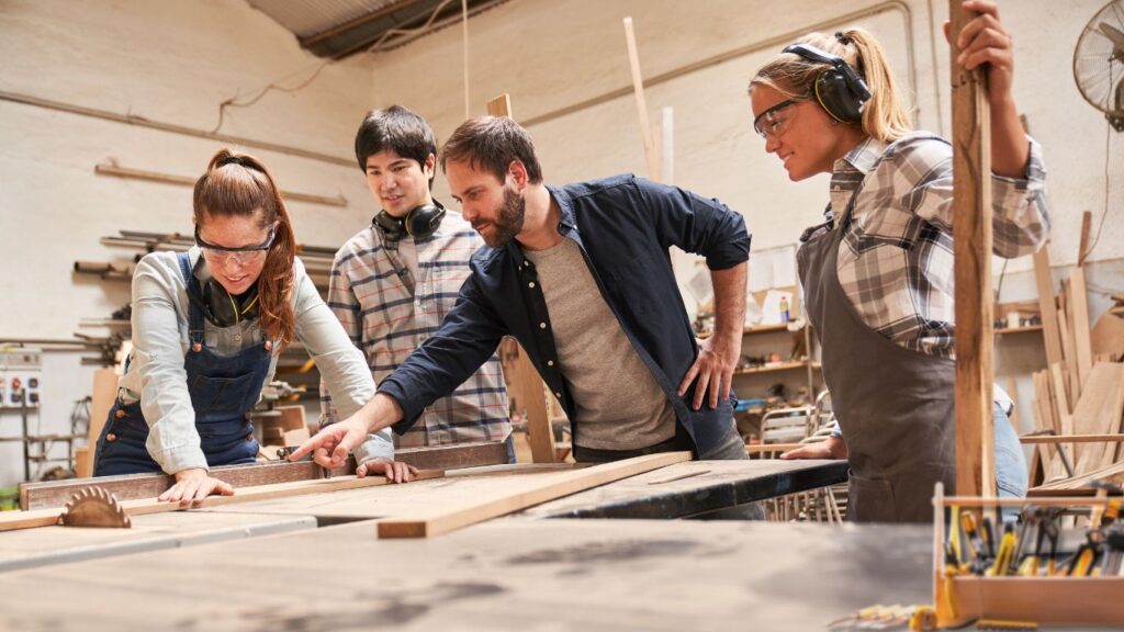 נגרות ככלי לפיתוח יצירתיות בצוות: לקחים מסדנת "בית קטן בערבה"